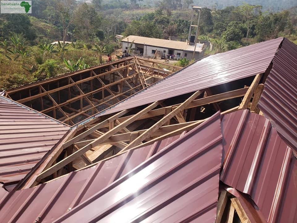 Matériel de construction TOLES EN VENTE ACCESSOIRES Centre - Banabaana